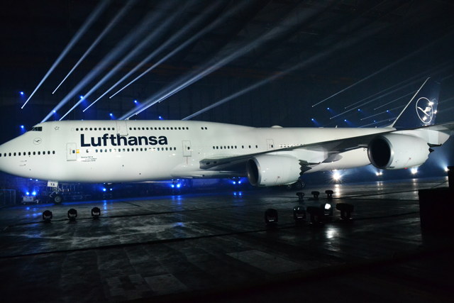Pictures Lufthansa Unveils New Livery On Boeing 747 8i